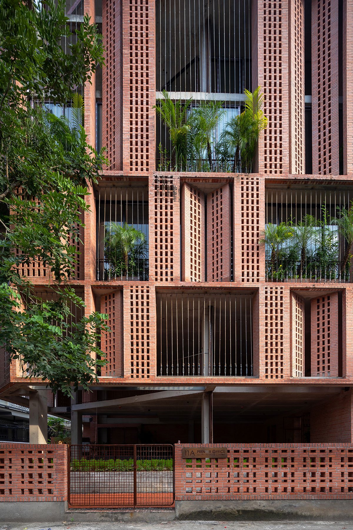 Premier Office | Tropical Space - ArchiDiaries