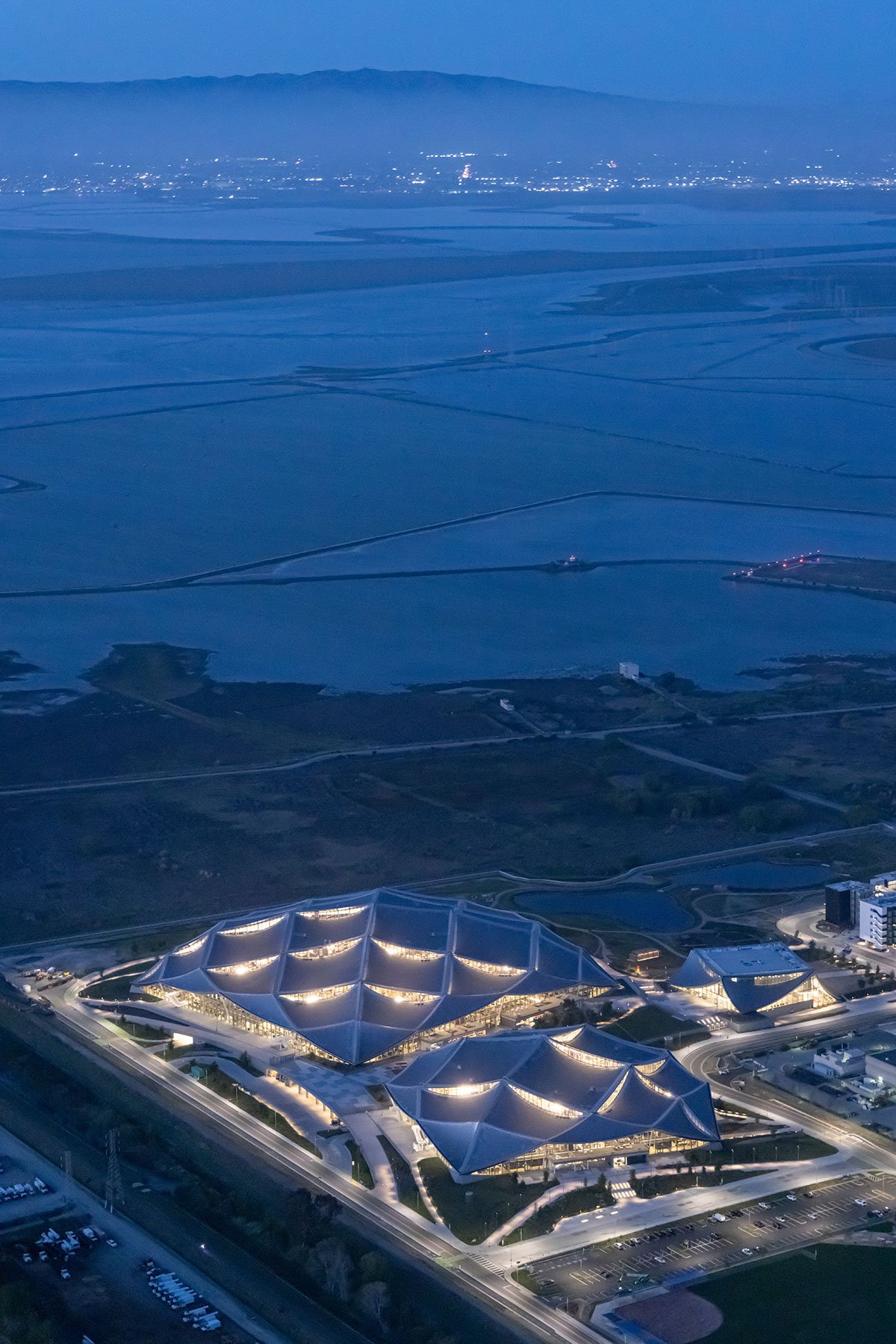 Google Bay View | BIG-Bjarke Ingels Group + Heatherwick Studio ...