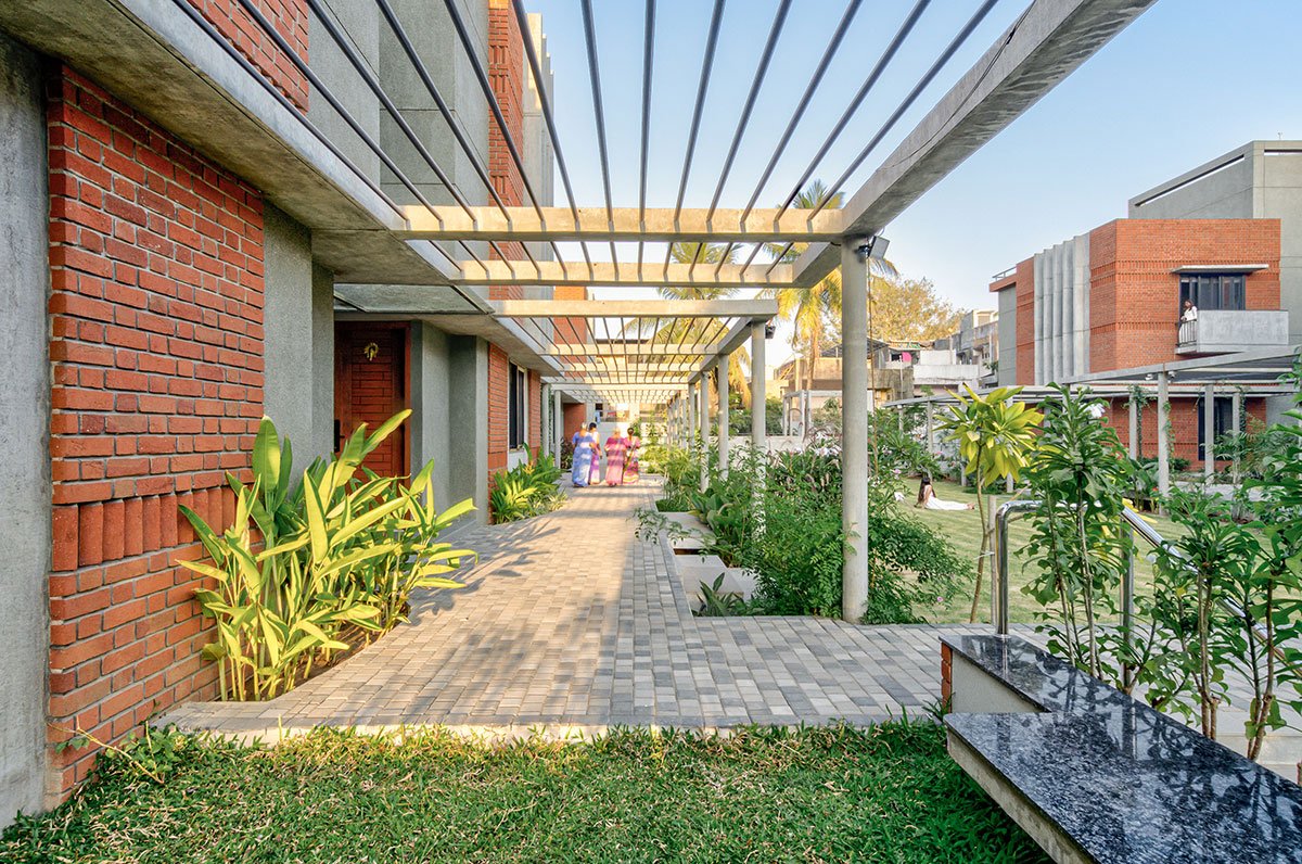 Chitrakut - An Extended Family Cluster- Faliyu | AANGAN Architects ...