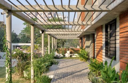 Chitrakut - An Extended Family Cluster- Faliyu | AANGAN Architects ...