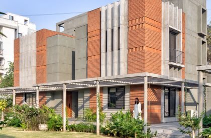 Chitrakut - An Extended Family Cluster- Faliyu | AANGAN Architects ...